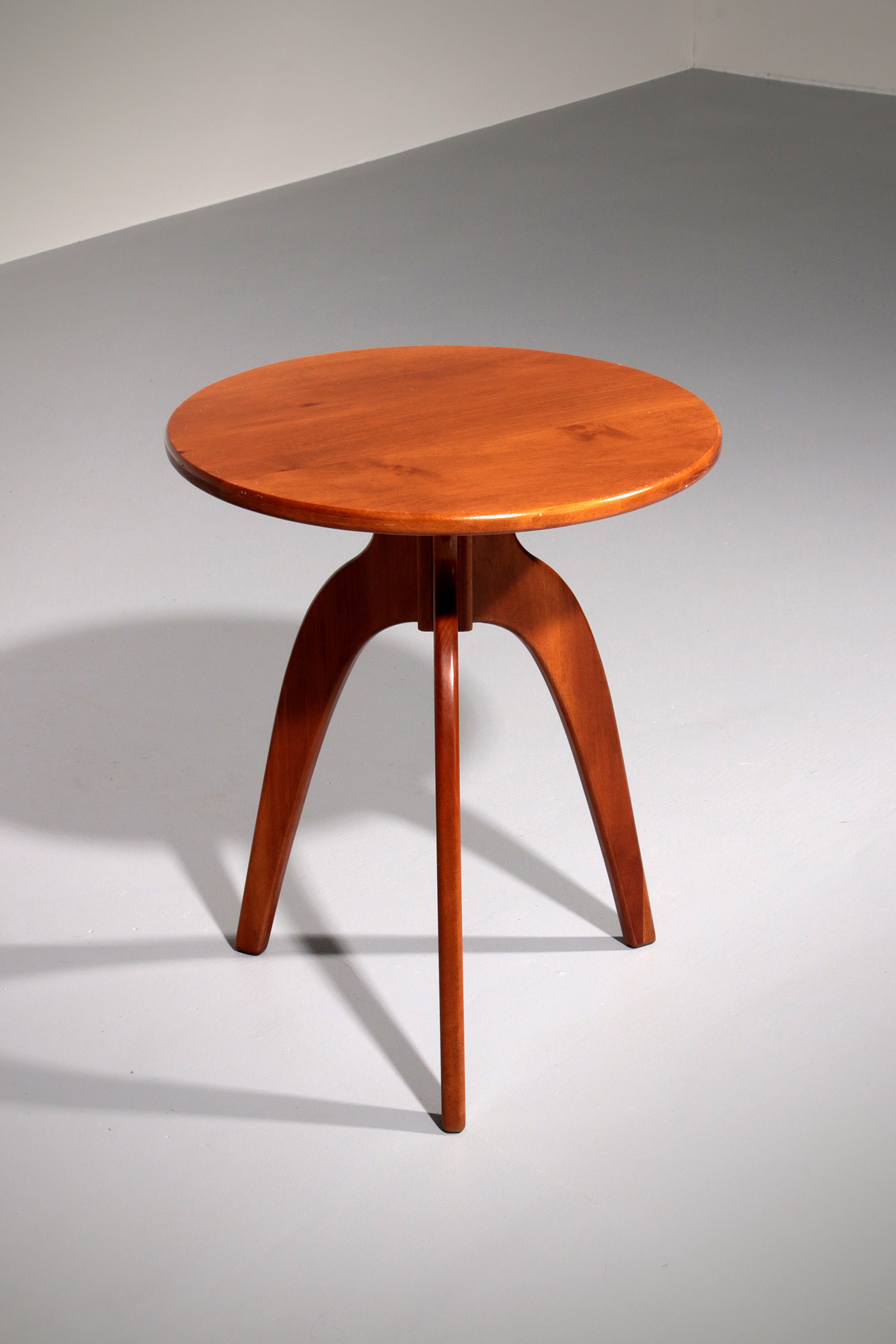 Italian Craftsmanship Round walnut Side Table from the 60s