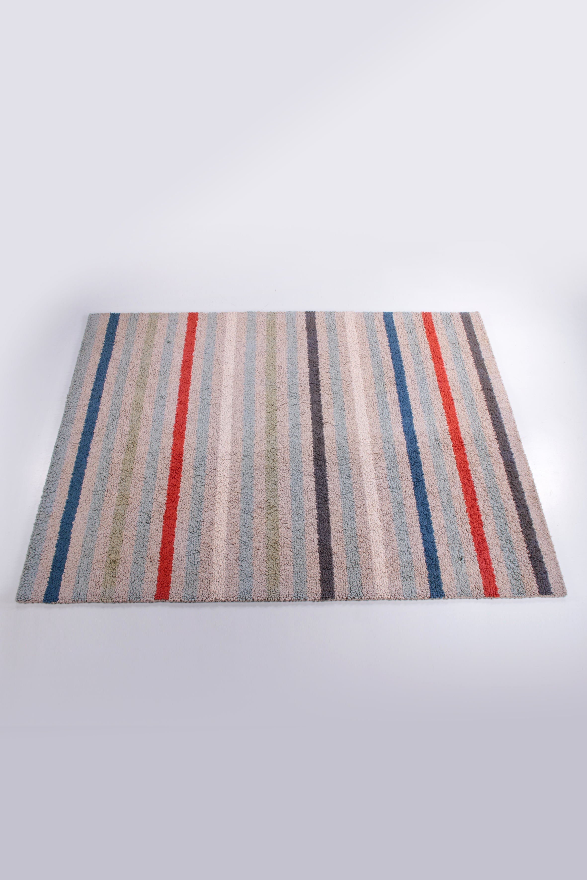 Rug Danskina Hand-knotted made of 100 percent wool. – Timeless-Art